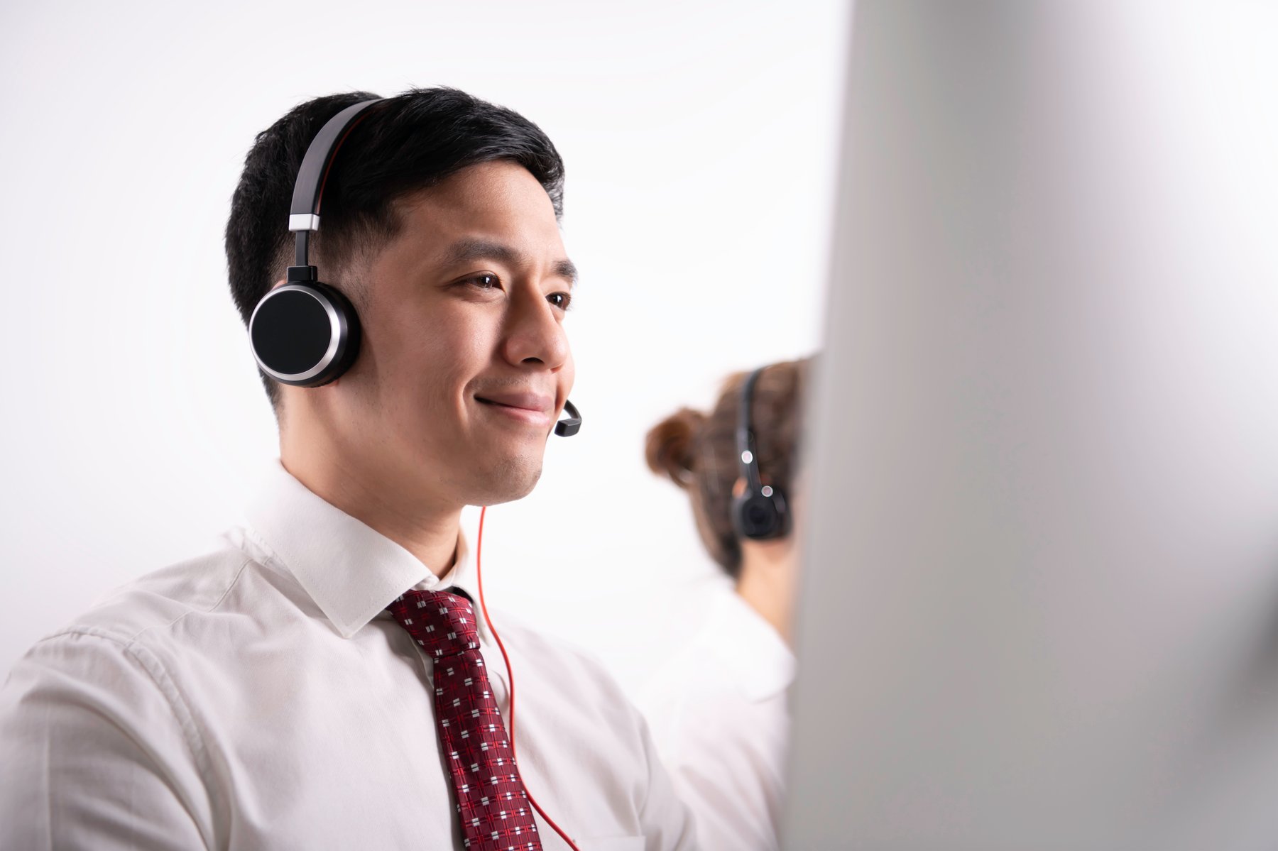 Cómo utilizar las funciones de Call Center de la Serie UCM